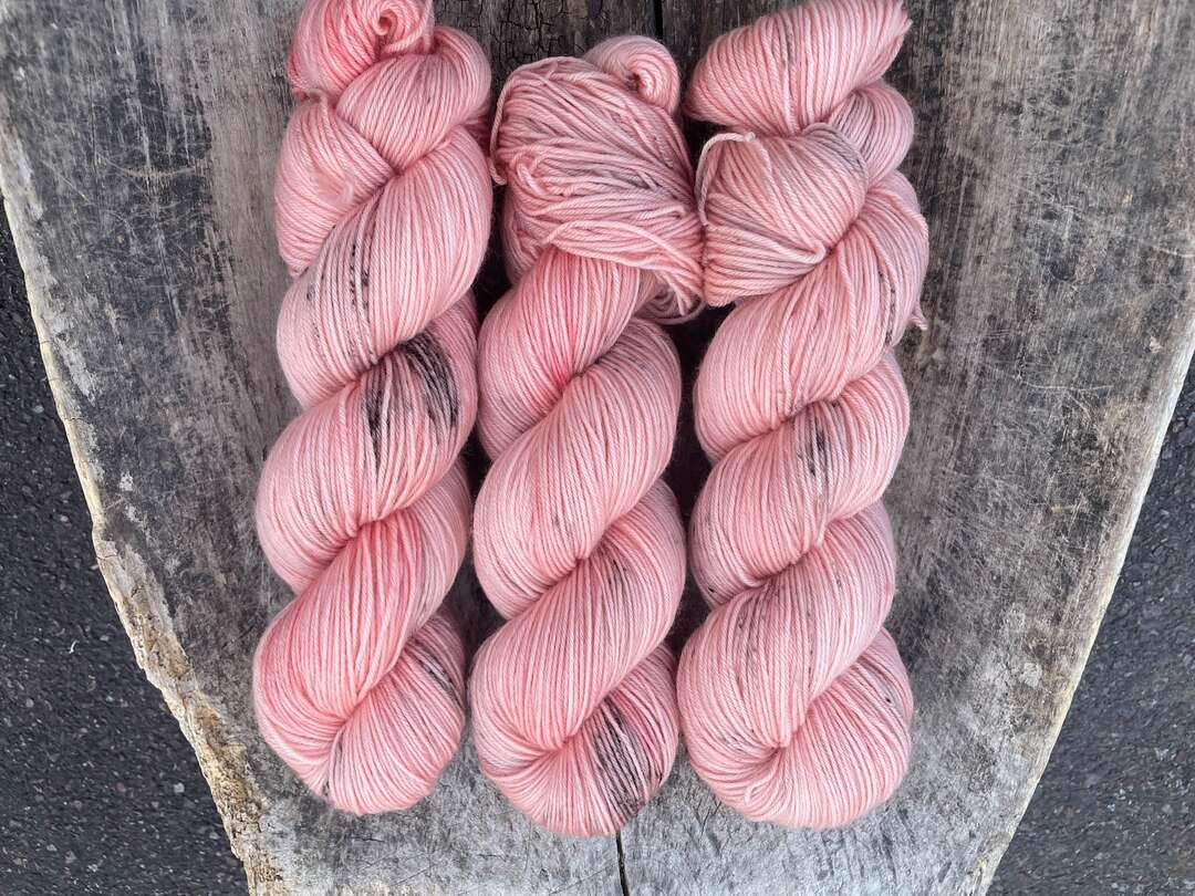 Merinosock - Peach licorice – Fru Fjellman hand dyed yarn